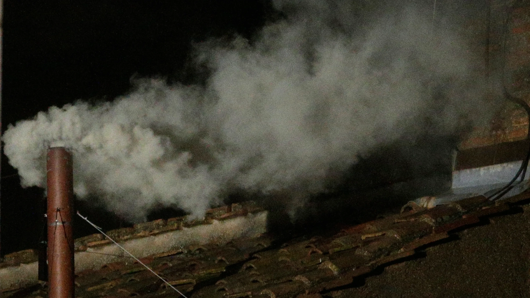 Makna Asap Hitam dan Putih Saat Konklaf: Apa yang Perlu Diketahui ...