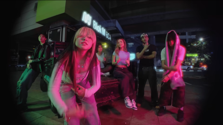 Lirik dan Makna Lagu 'Kasih Aba-Aba' - Naykilla, Tenxi & Jemsii | Narasi TV