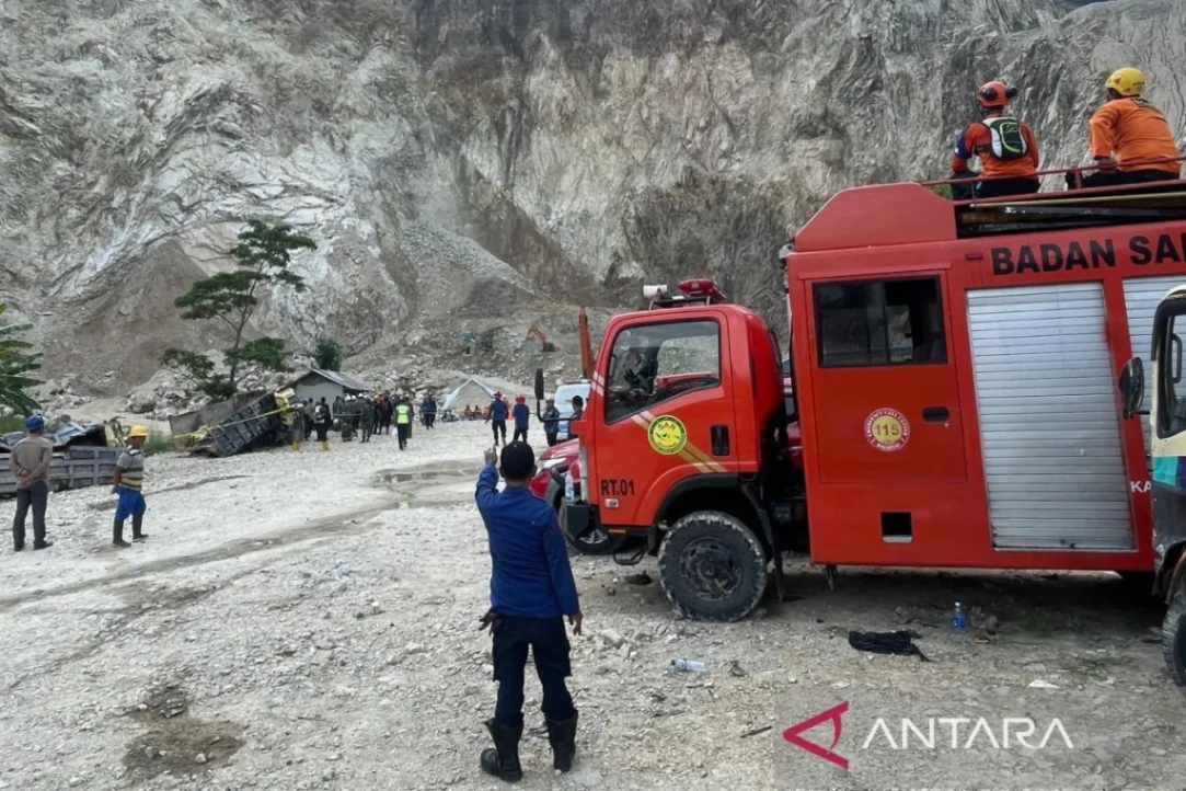Korban Longsor Gunung Kuda Bertambah, Total Tewas Capai 20 Orang | Narasi TV