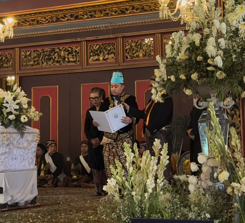 Mengenal Sosok Gusti Purbaya, Putra Mahkota Kini Jadi Raja Baru Keraton Surakarta | Narasi TV